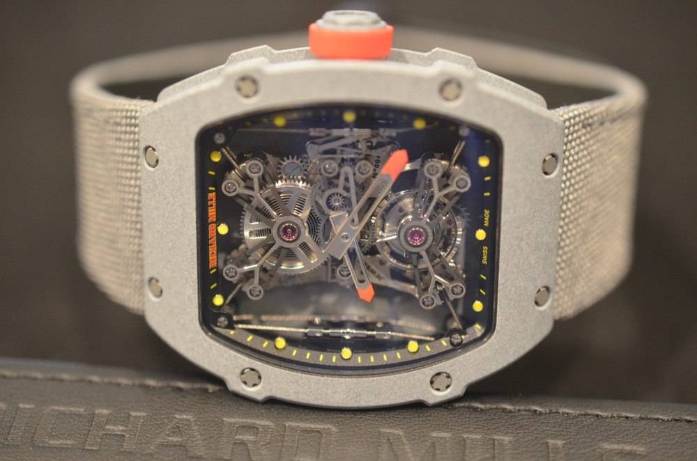 close-up-blancpain-fifty-fathoms-bathyscaphe-luxury-watch-trends